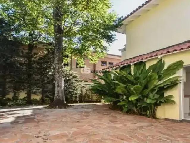 Casa / Sobrado para Locação em São Paulo/SP Jardim Europa 3 Quartos