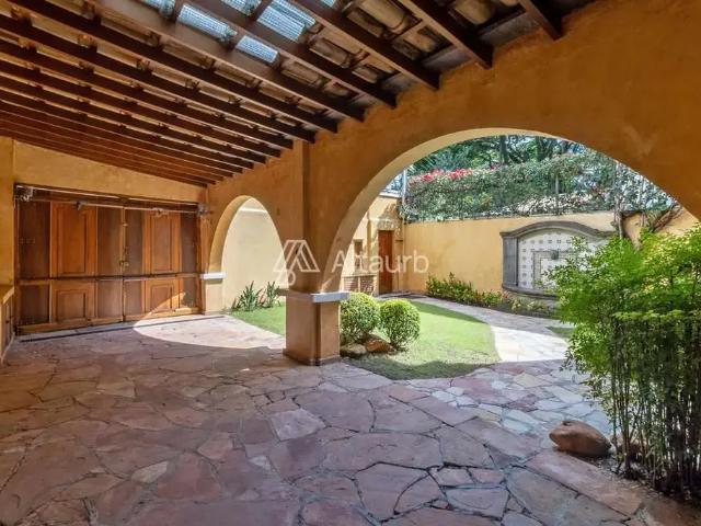 Casa / Sobrado para Locação em São Paulo/SP Jardim Europa 3 Quartos