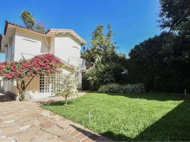 Casa / Sobrado para Locação em São Paulo/SP Jardim Europa 3 Quartos