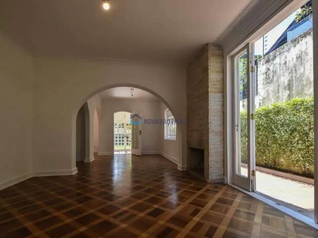 Casa / Sobrado para Locação em São Paulo/SP Jardim Europa 3 Quartos