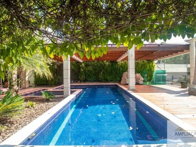 Casa / Sobrado para Locação em São Paulo/SP Jardim Leonor 6 Quartos