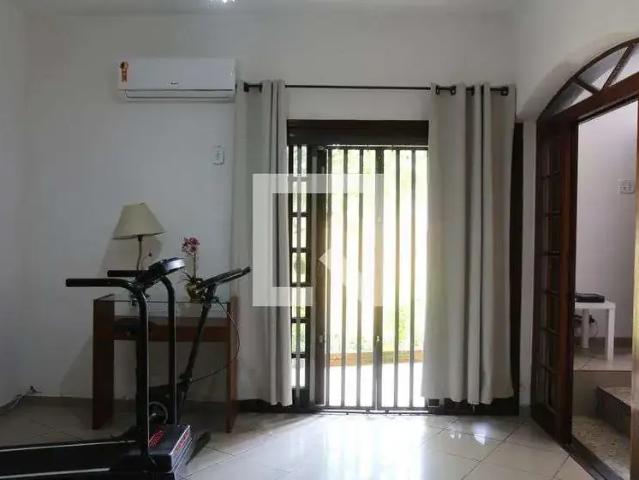 Casa / Sobrado para Locação em São Paulo/SP Jardim Santa Adelia 3 Quartos