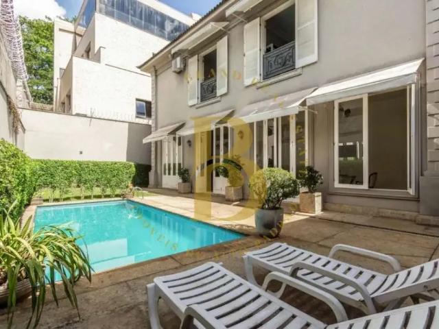 Casa / Sobrado para Locação em São Paulo/SP Morumbi 4 Quartos