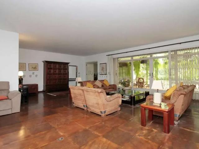 Casa / Sobrado para Locação em São Paulo/SP Morumbi 5 Quartos