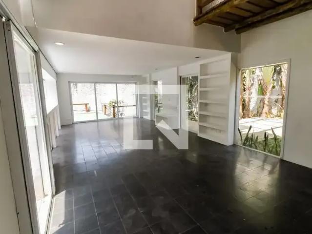Casa / Sobrado para Locação em São Paulo/SP Morumbi 3 Quartos