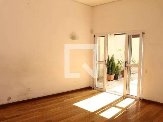 Casa / Sobrado para Locação em São Paulo/SP Santa Cecília 6 Quartos