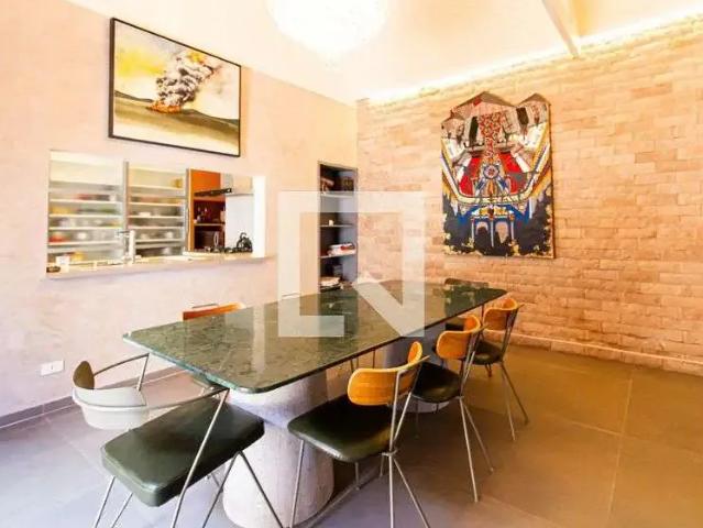 Casa / Sobrado para Locação em São Paulo/SP Pompéia 4 Quartos