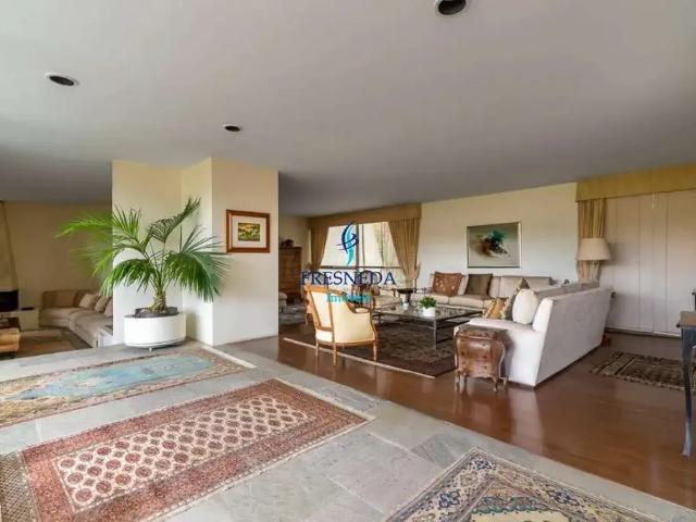 Casa / Sobrado para Locação em São Paulo/SP Pacaembu 5 Quartos