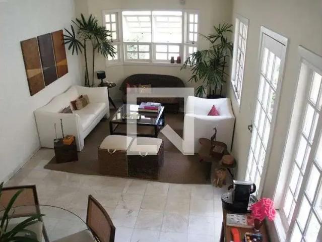 Casa / Sobrado para Locação em São Paulo/SP Panamby 3 Quartos