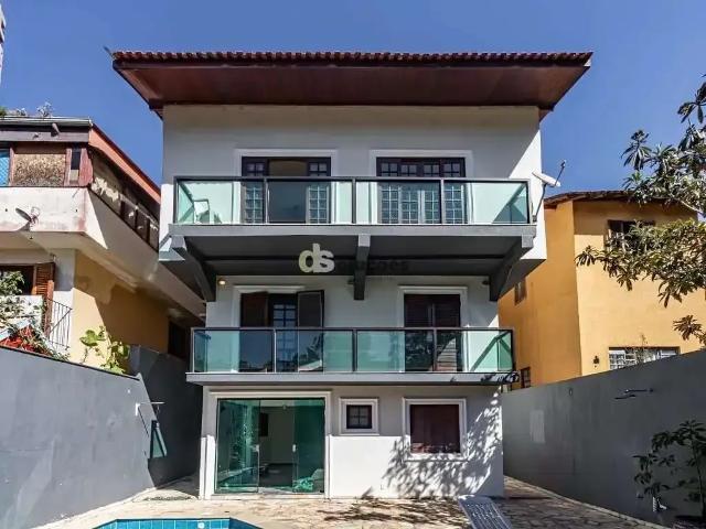 Casa / Sobrado para Locação em São Paulo/SP Paraíso do Morumbi 5 Quartos