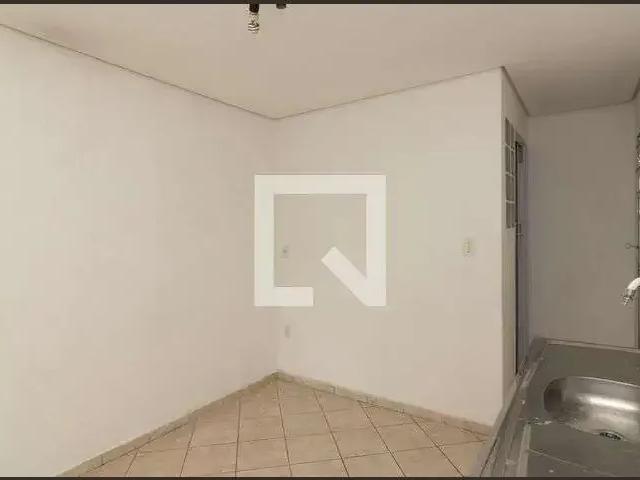 Casa / Sobrado para Locação em São Paulo/SP Vila Talarico 1 Quartos