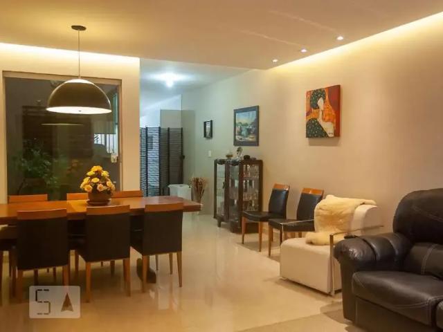 Casa / Sobrado para Locação em São Paulo/SP Vila Carrão 3 Quartos