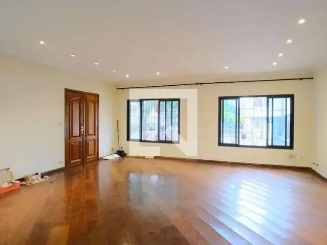 Casa / Sobrado para Locação em São Paulo/SP Vila Carrão 5 Quartos