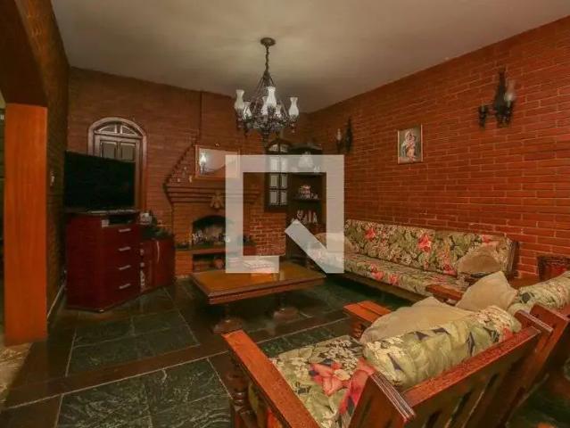 Casa / Sobrado para Locação em São Paulo/SP Vila Carrão 5 Quartos