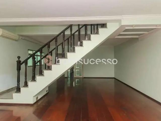 Casa / Sobrado para Locação em São Paulo/SP Vila Ema 3 Quartos