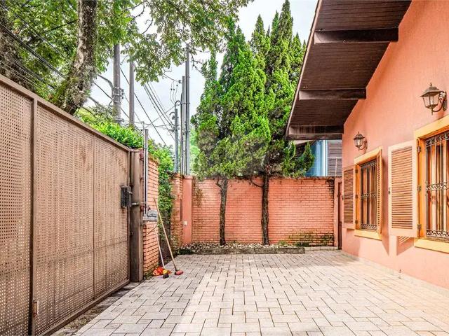 Casa / Sobrado para Locação em São Paulo/SP Vila Madalena 3 Quartos