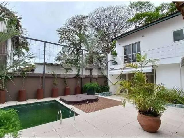 Casa / Sobrado para Locação em São Paulo/SP Vila Nova Conceição 3 Quartos
