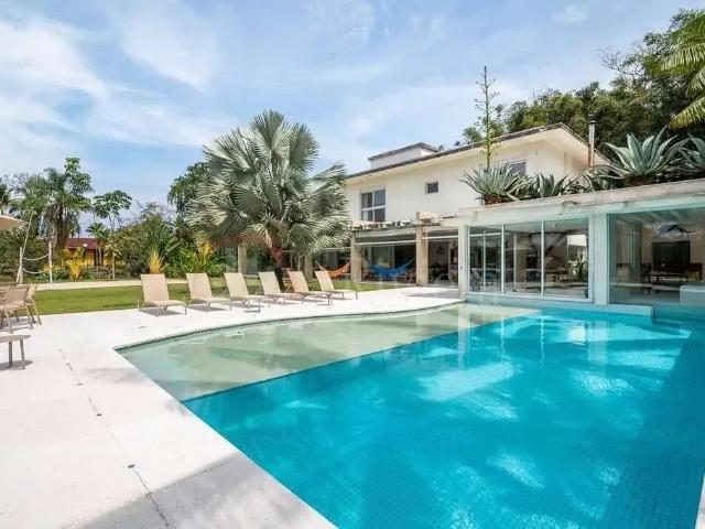 Casa / Sobrado para Locação em São Sebastião/SP Barra do Sahy 6 Quartos