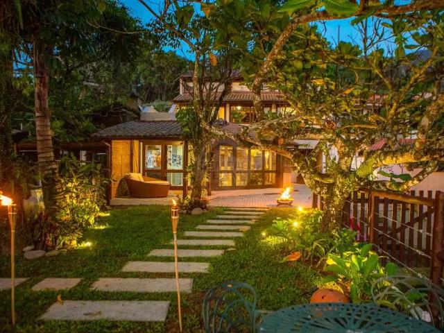 Casa / Sobrado para Locação em São Sebastião/SP Barra do Una 5 Quartos