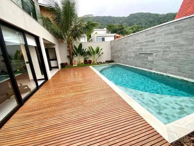 Casa / Sobrado para Locação em São Sebastião/SP Juquehy 5 Quartos