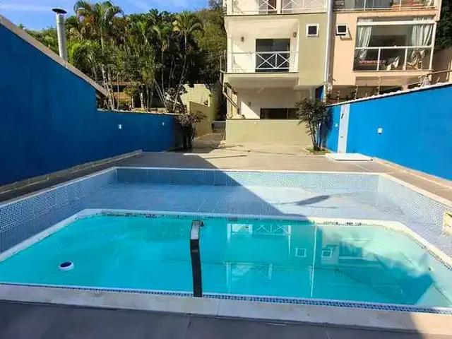 Casa / Sobrado para Locação em São Sebastião/SP Praia do Arrastão 3 Quartos