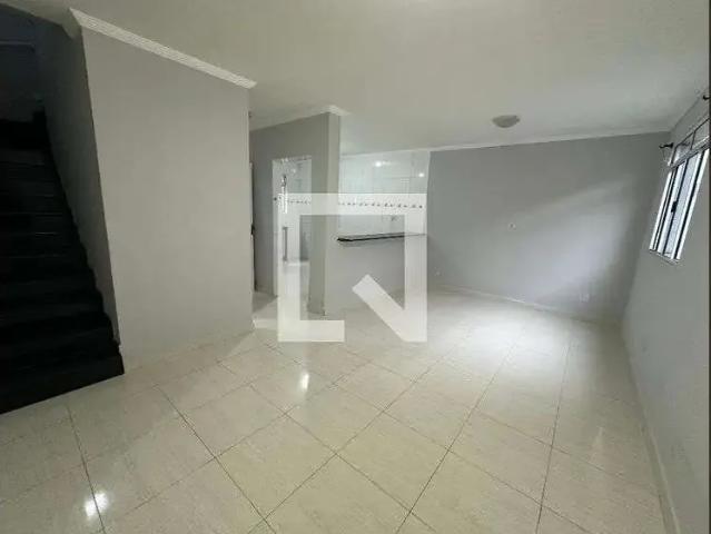Casa / Sobrado para Locação em São Vicente/SP Vila Voturua 3 Quartos