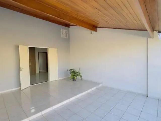 Casa / Sobrado para Locação em Salto/SP Jardim Maria José 3 Quartos