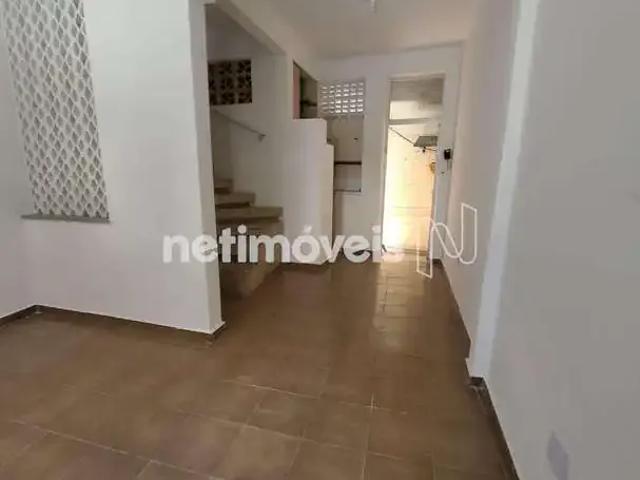 Casa / Sobrado para Locação em Salvador/BA Tororó 2 Quartos