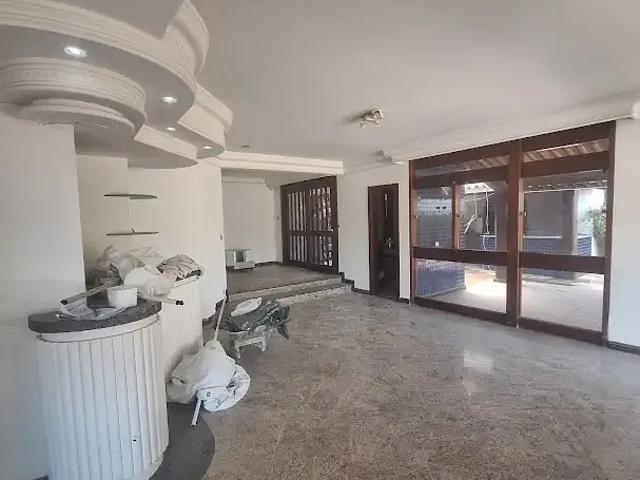 Casa / Sobrado para Locação em Salvador/BA Caminho das Árvores 6 Quartos
