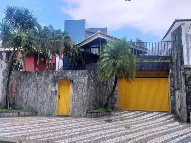 Casa / Sobrado para Locação em Salvador/BA Itaigara 4 Quartos