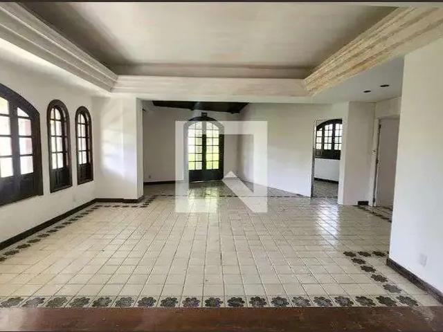 Casa / Sobrado para Locação em Salvador/BA Itaigara 7 Quartos