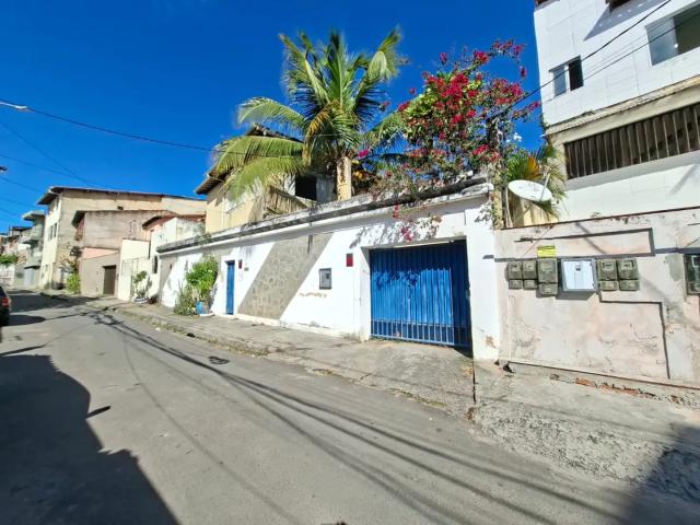 Casa / Sobrado para Locação em Salvador/BA Itapuã 4 Quartos