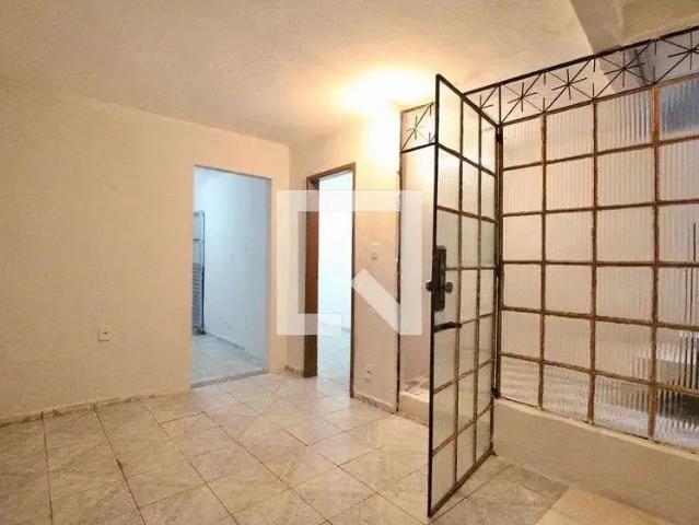 Casa / Sobrado para Locação em Salvador/BA Pau Miúdo 2 Quartos