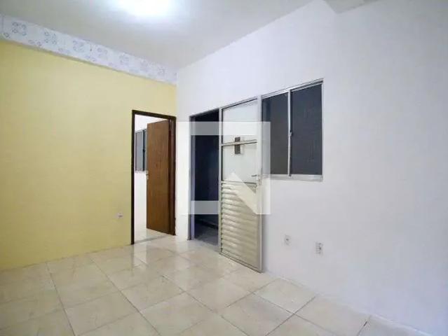 Casa / Sobrado para Locação em Salvador/BA Pau Miúdo 2 Quartos