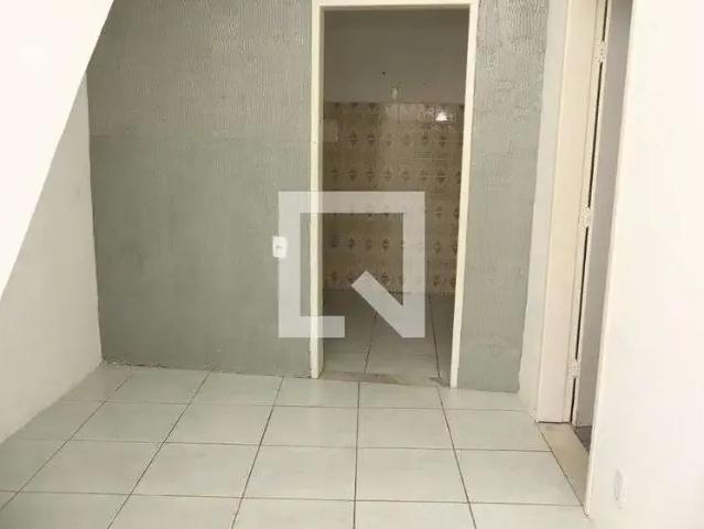 Casa / Sobrado para Locação em Salvador/BA Pau Miúdo 2 Quartos