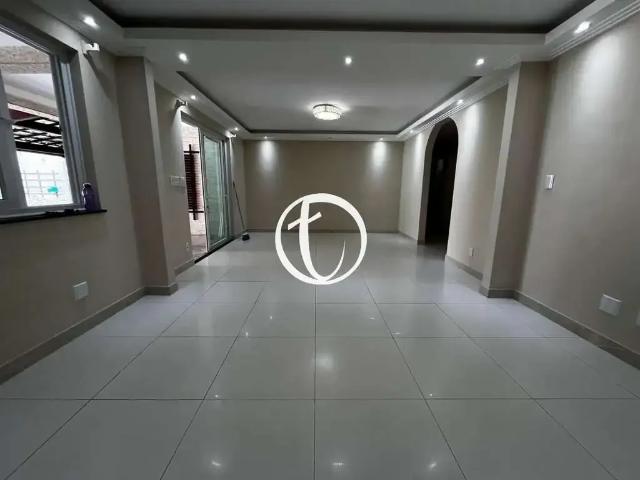 Casa / Sobrado para Locação em Salvador/BA Piatã 3 Quartos