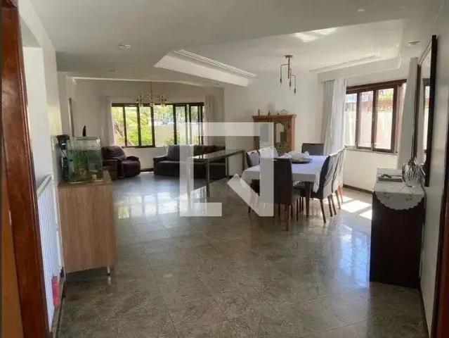 Casa / Sobrado para Locação em Salvador/BA Piatã 5 Quartos