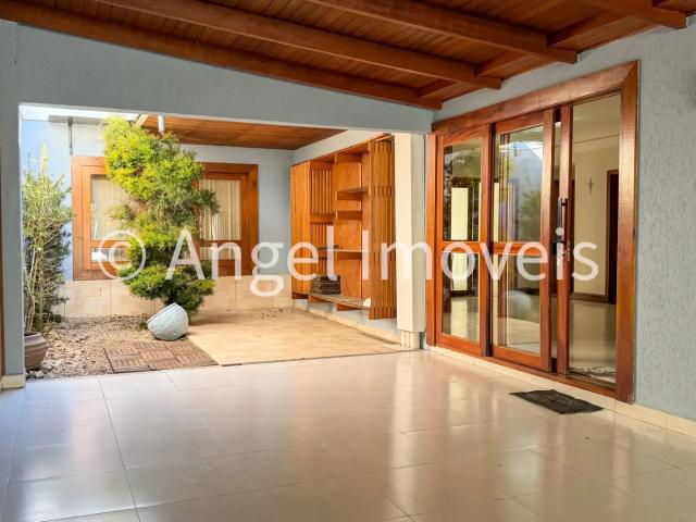 Casa / Sobrado para Locação em Santo Antônio do Pinhal/SP Centro 4 Quartos