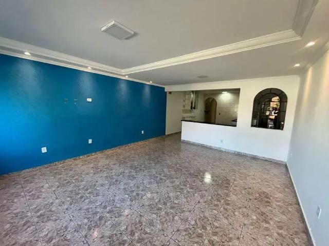 Casa / Sobrado para Locação em Santo André/SP Jardim do Estádio 6 Quartos