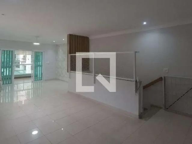 Casa / Sobrado para Locação em Santos/SP Campo Grande 4 Quartos