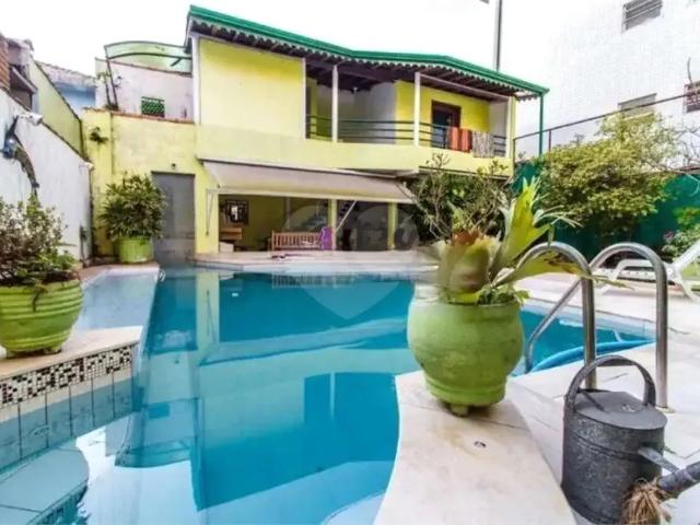 Casa / Sobrado para Locação em Santos/SP Aparecida 3 Quartos