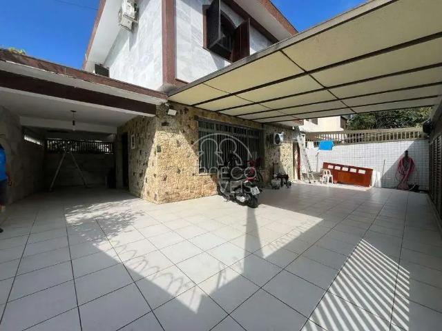 Casa / Sobrado para Locação em Santos/SP Aparecida 3 Quartos