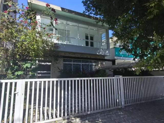 Casa / Sobrado para Locação em Santos/SP Boqueirão 4 Quartos