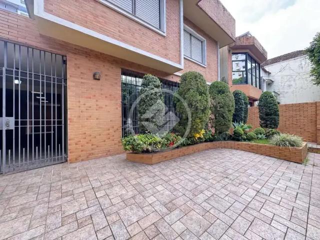 Casa / Sobrado para Locação em Santos/SP Gonzaga 6 Quartos