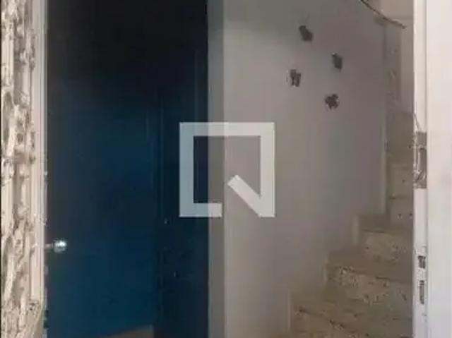 Casa / Sobrado para Locação em Santos/SP Gonzaga 2 Quartos