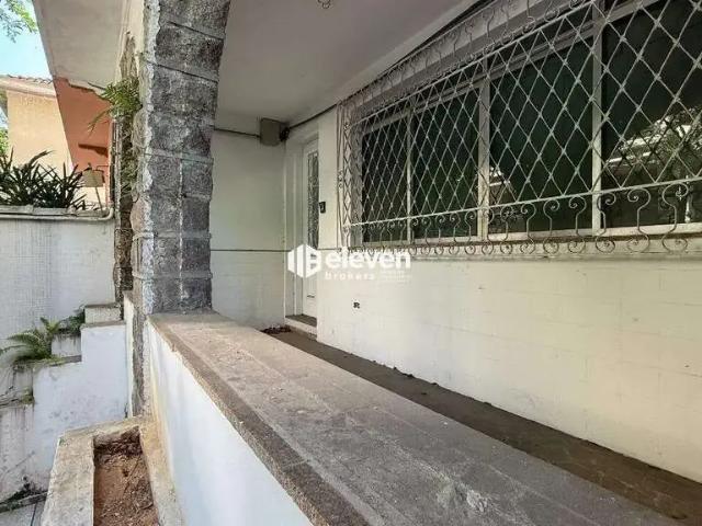Casa / Sobrado para Locação em Santos/SP Gonzaga