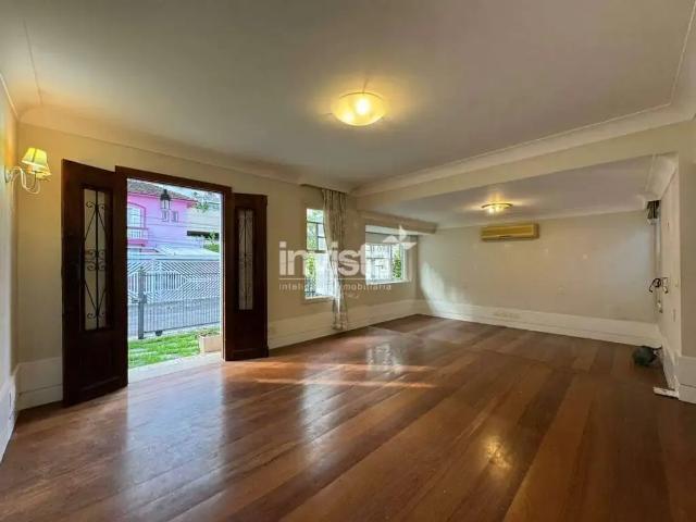 Casa / Sobrado para Locação em Santos/SP Gonzaga 3 Quartos