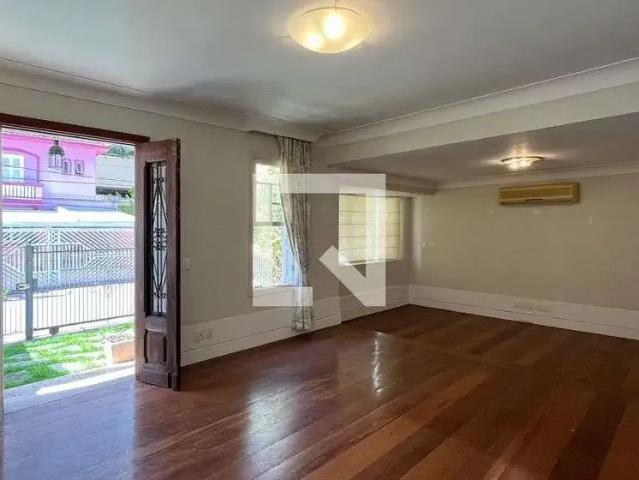 Casa / Sobrado para Locação em Santos/SP Gonzaga 3 Quartos