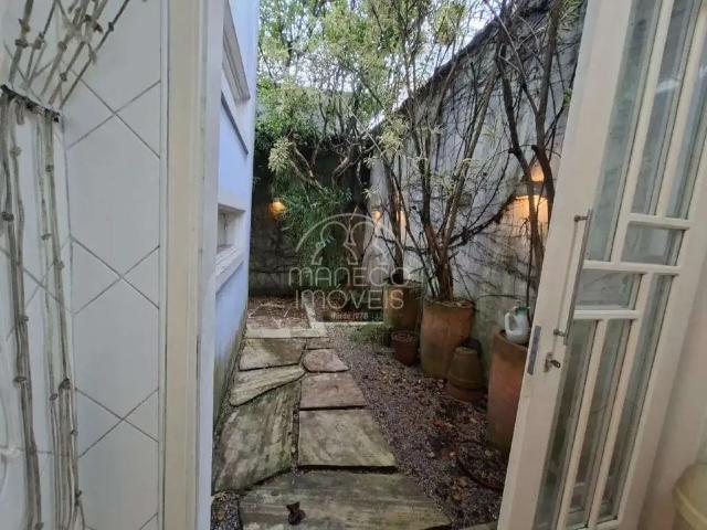 Casa / Sobrado para Locação em Santos/SP Gonzaga 3 Quartos