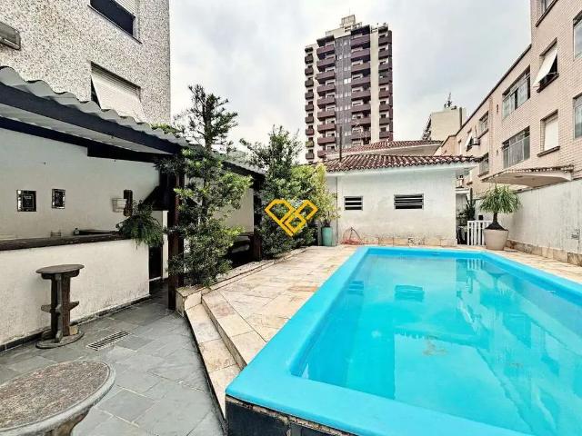 Casa / Sobrado para Locação em Santos/SP Gonzaga 3 Quartos